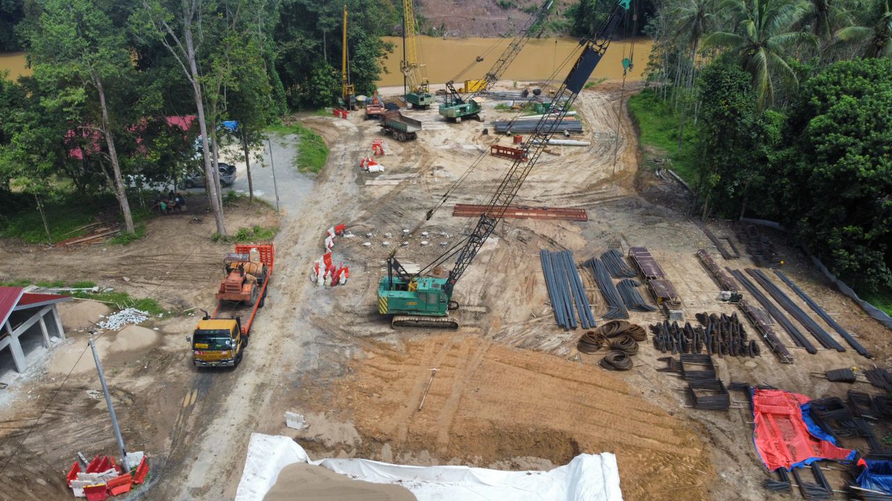 Jambatan Sungai Nibong, Kuala Balah, Jeli, Kelantan.