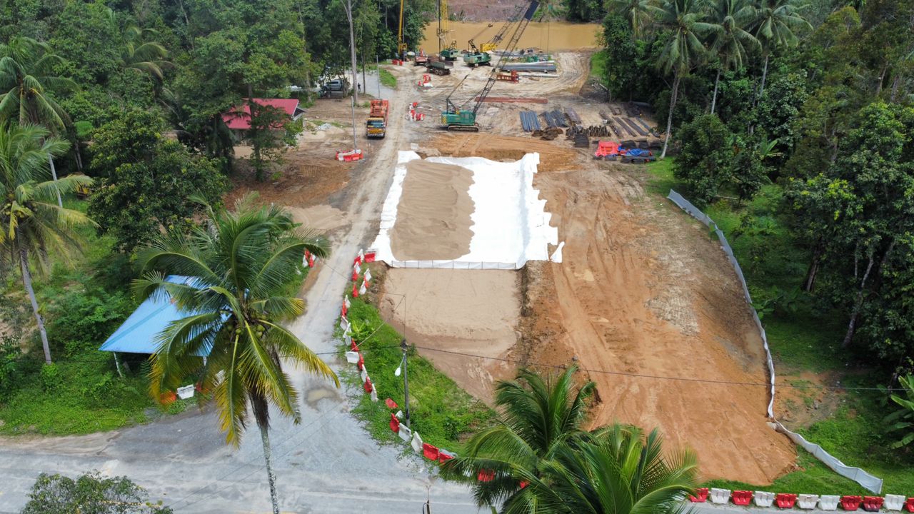 Jambatan Sungai Nibong, Kuala Balah, Jeli, Kelantan.