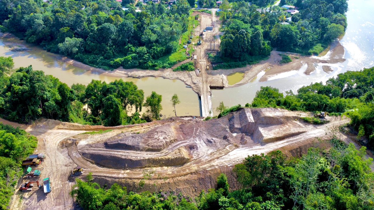 Jambatan Sungai Nibong, Kuala Balah, Jeli, Kelantan.